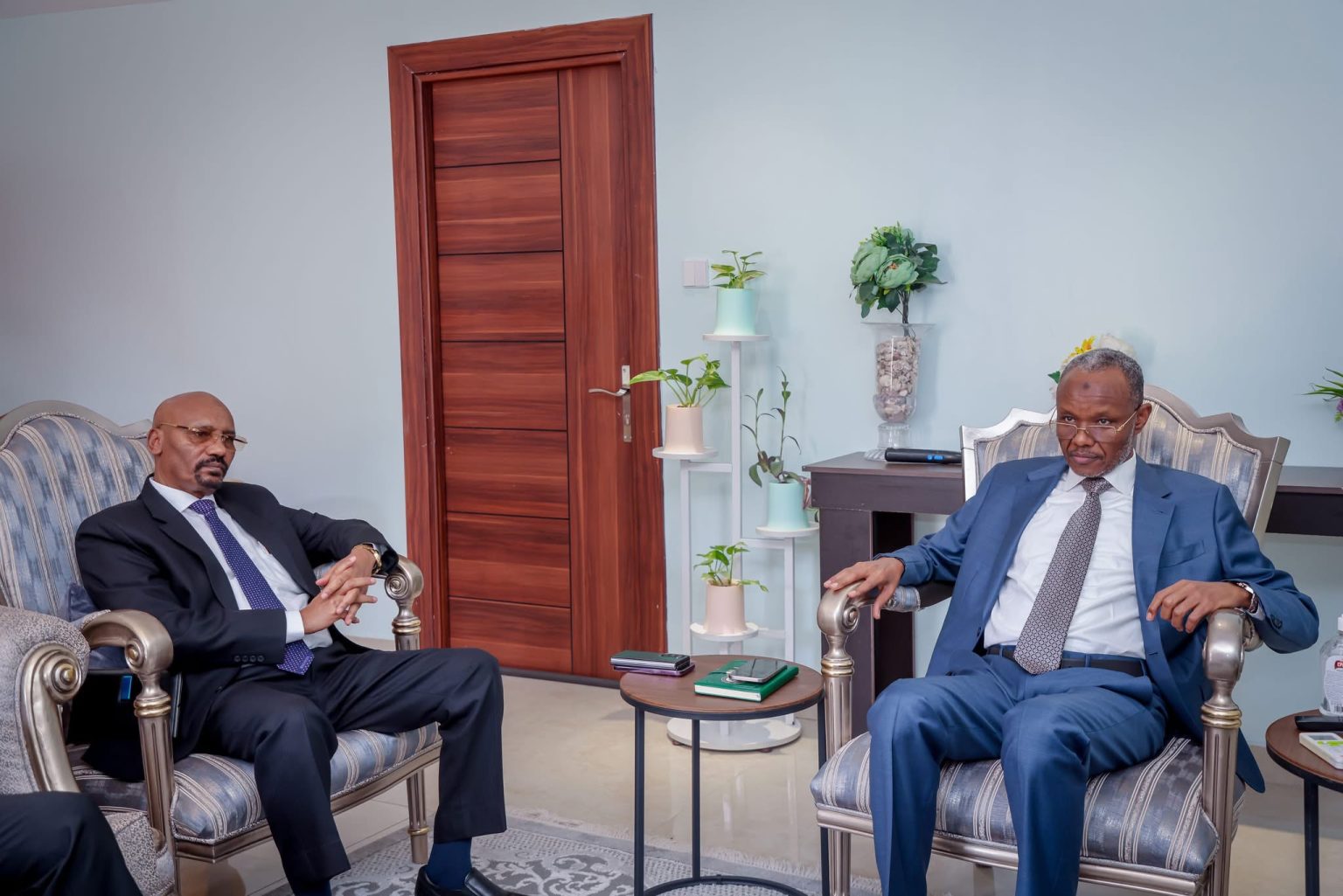 Lafta-gareen iyo Safiirka Itoobiya oo ku kulmay magaalada Muqdisho ...