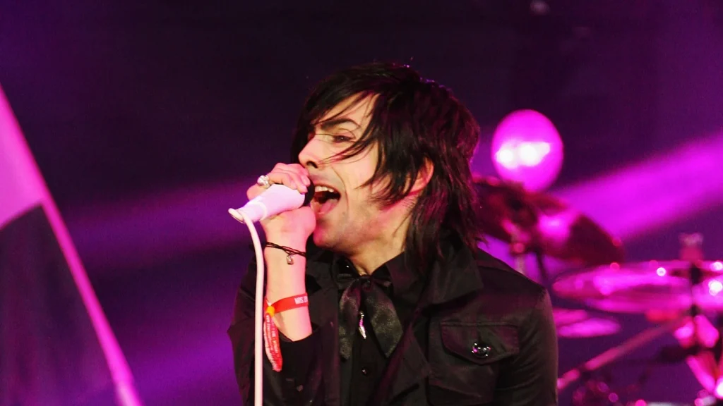 Ex-Lostprophets frontman Ian Watkins killed while in prison custody ...